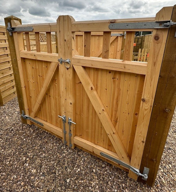 St Ledger Tongue & Groove Driveway Gates – East Ferry Timber